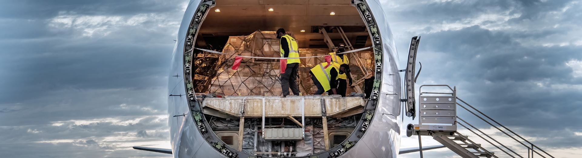 Freight forwarding jobs in global supply chain | DSV