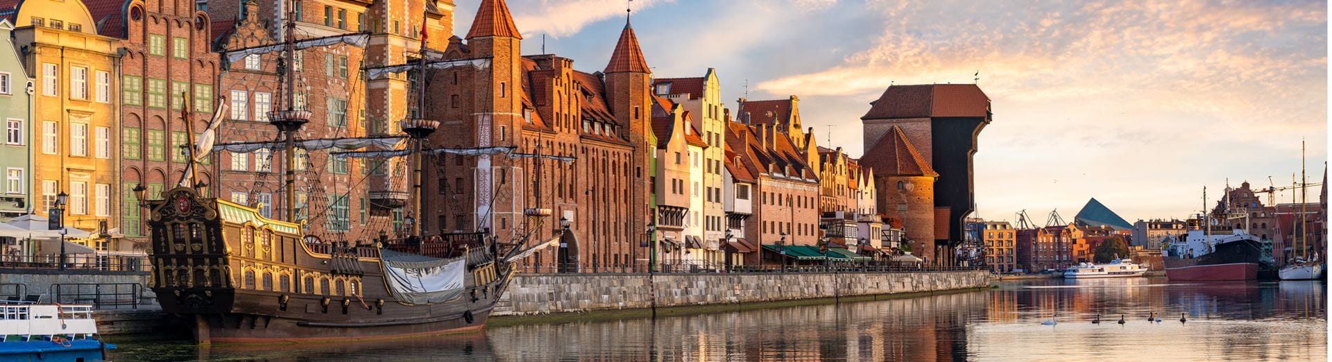 Shipping from and to Poland by air or sea freight | DSV