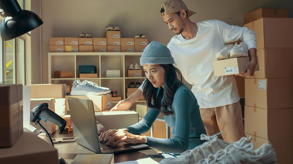 E-commerce network: Local to global solutions