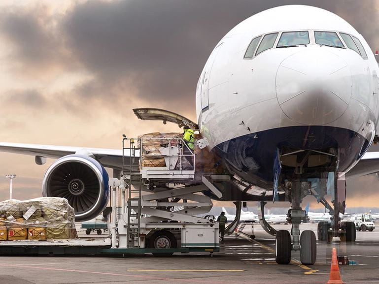 Luftfracht - On-Board-Kuriere und tägliche Flüge | DSV