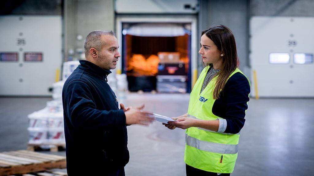 Freight forwarding jobs in global supply chain | DSV